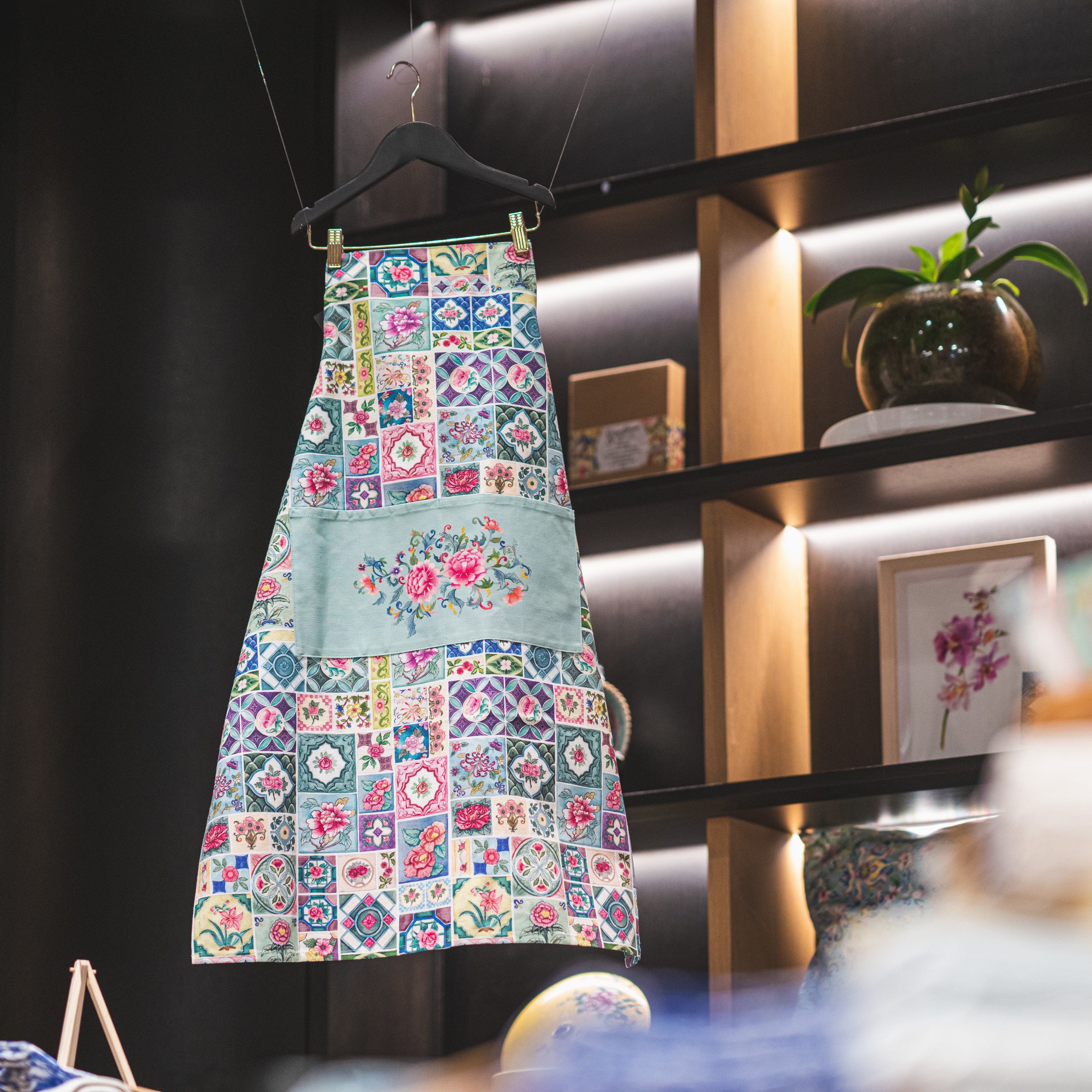 Singlapa Peranakan Tiles Apron, Singlapa | HipVan