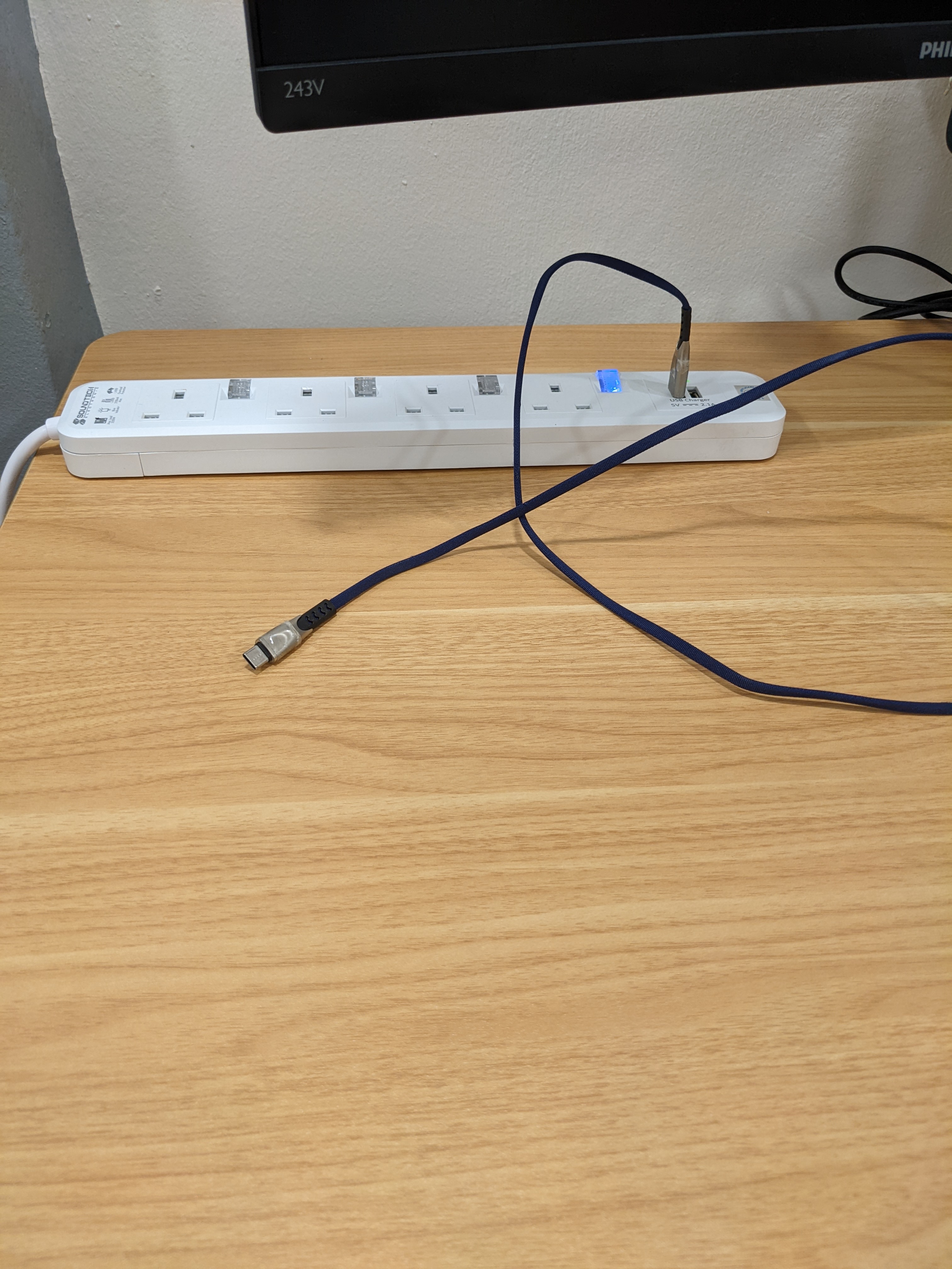 SOUNDTEOH 4 Way Extension Socket with USB, SOUNDTEOH | HipVan